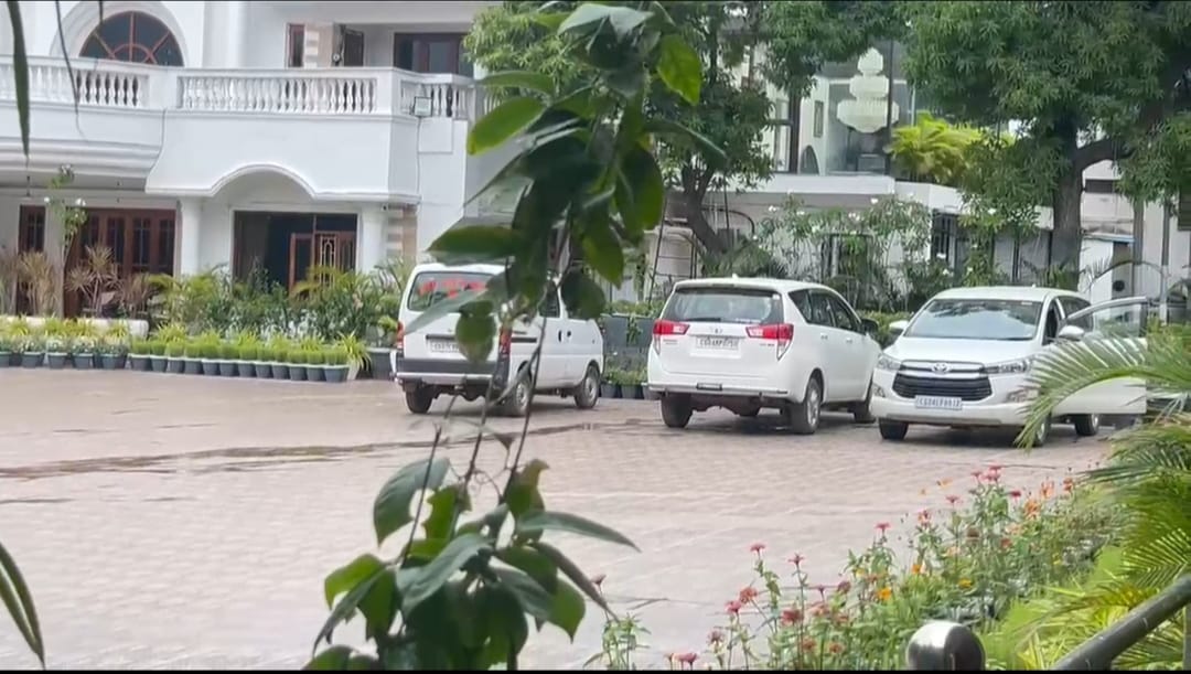 CG Breaking: रेलवे के बड़े कांट्रेक्टर और दुर्ग के होटल Sagar International के मालिक के ठिकाने ...